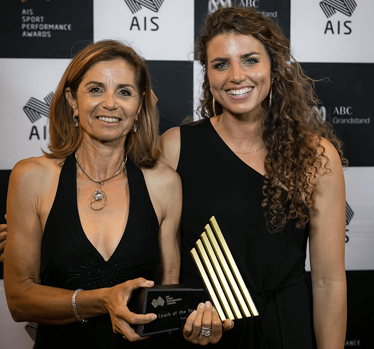 Mother-Dauther Duo Win AIS Awards | F magazine online
