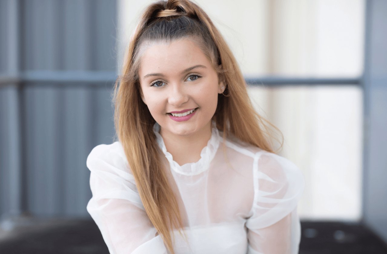 Performer Amelia Ayris - F Magazine